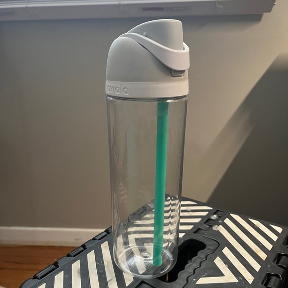 owala | Kitchen | Owala Freesip Clear Tritan Plastic Water Bottle ...